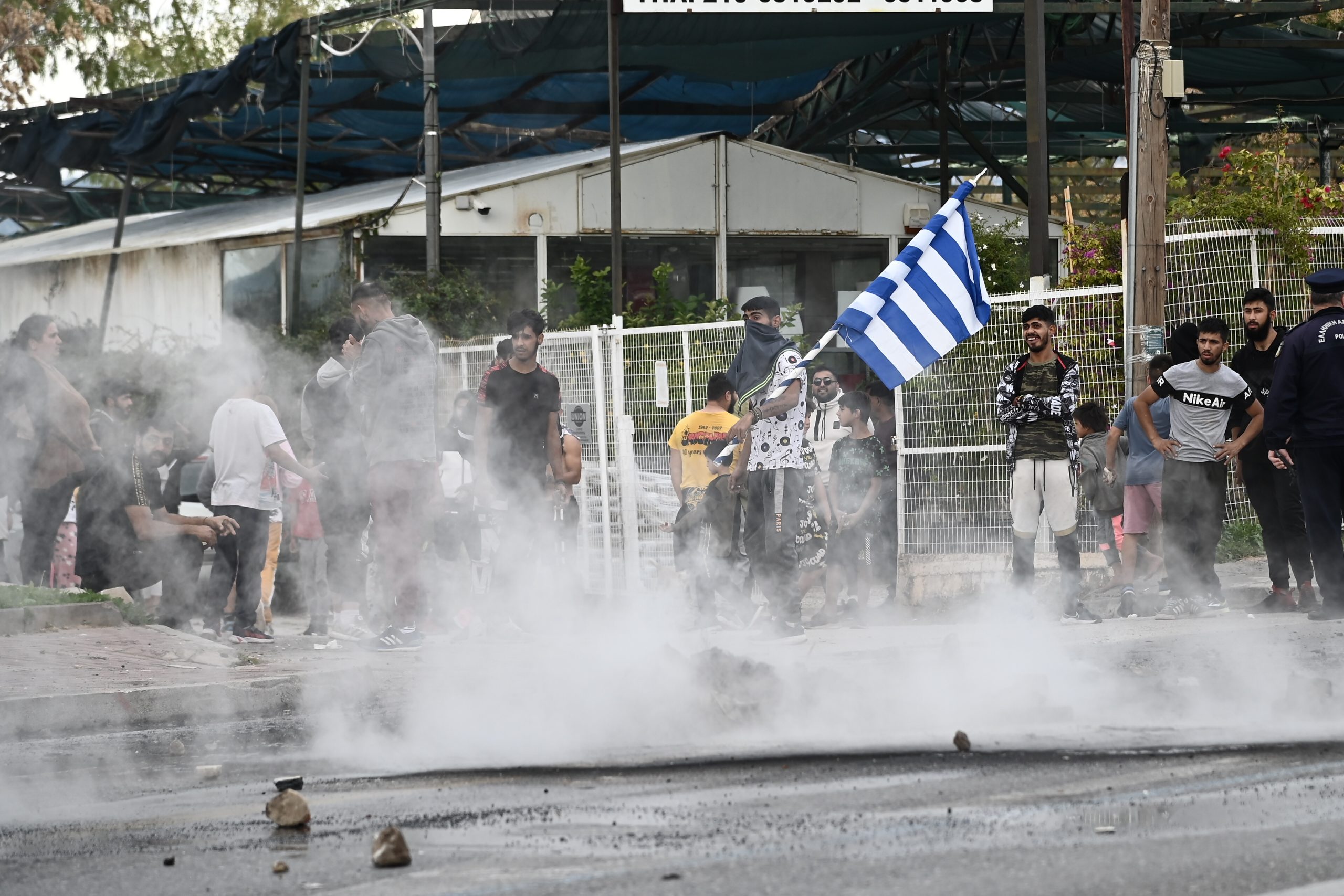 Επεισόδια με Ρομά για τον πυροβολισμό του 16χρονου και στη Μεσογείων ...