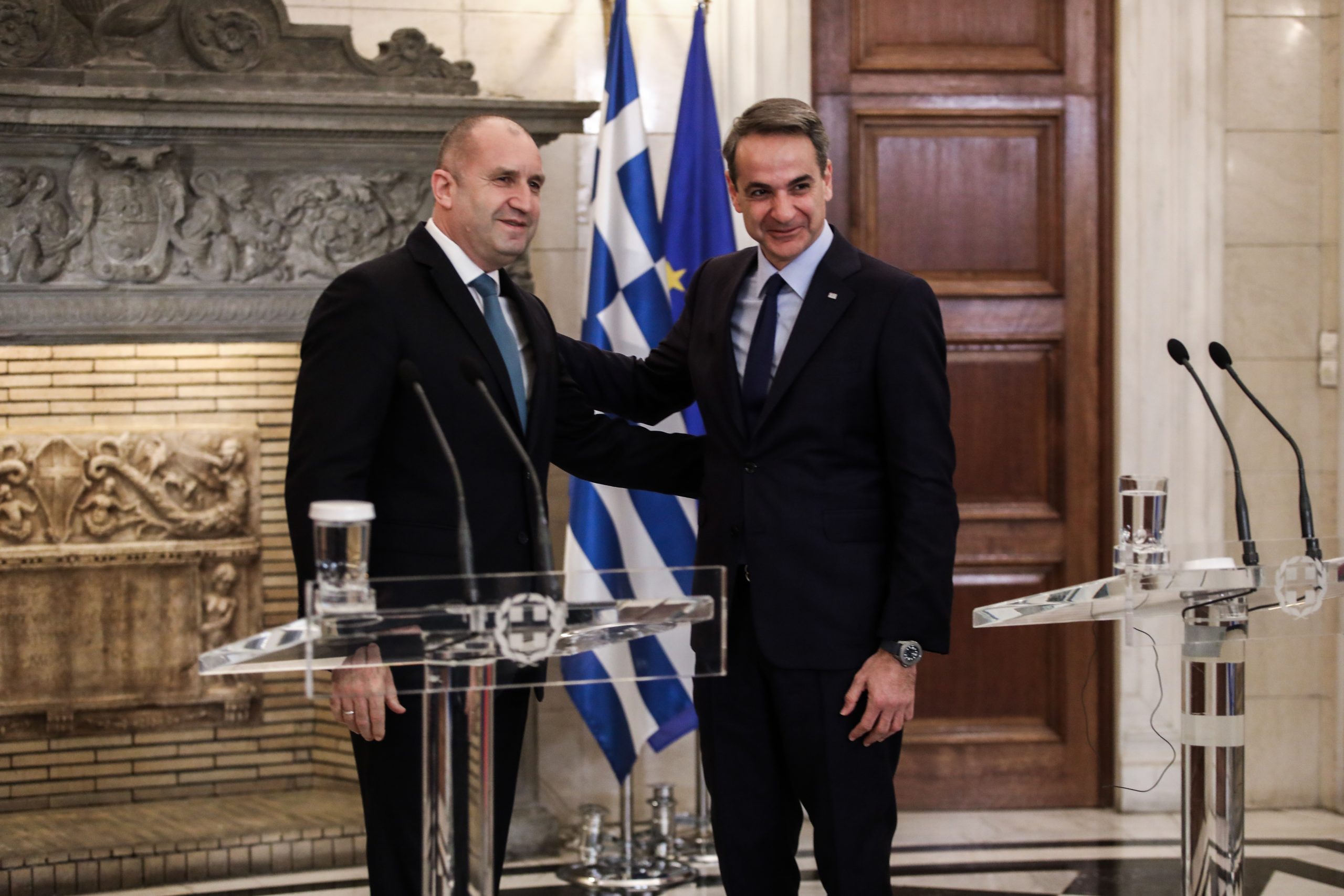 Συμφωνίες Μητσοτάκη με Βούλγαρο πρόεδρο για πετρέλαιο και φυσικό αέριο ...
