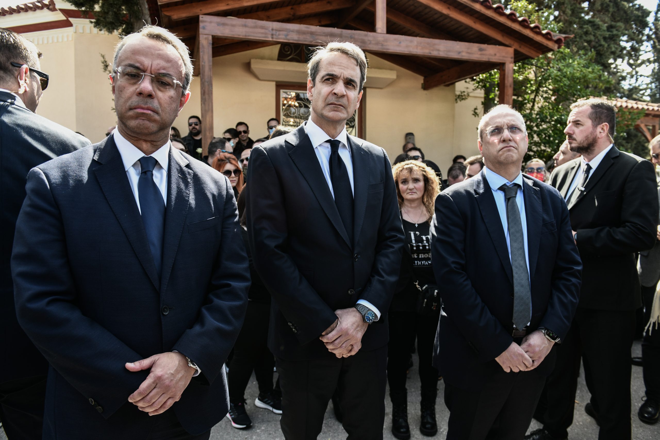 Στην κηδεία του μηχανοδηγού της εμπορικής αμαξοστοιχίας ο Μητσοτάκης ...