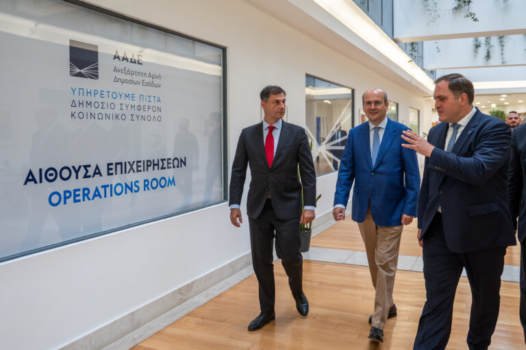 Τα νέα ηλεκτρονικά «όπλα» του Χατζηδάκη και η απάντηση σε όσους λένε ...