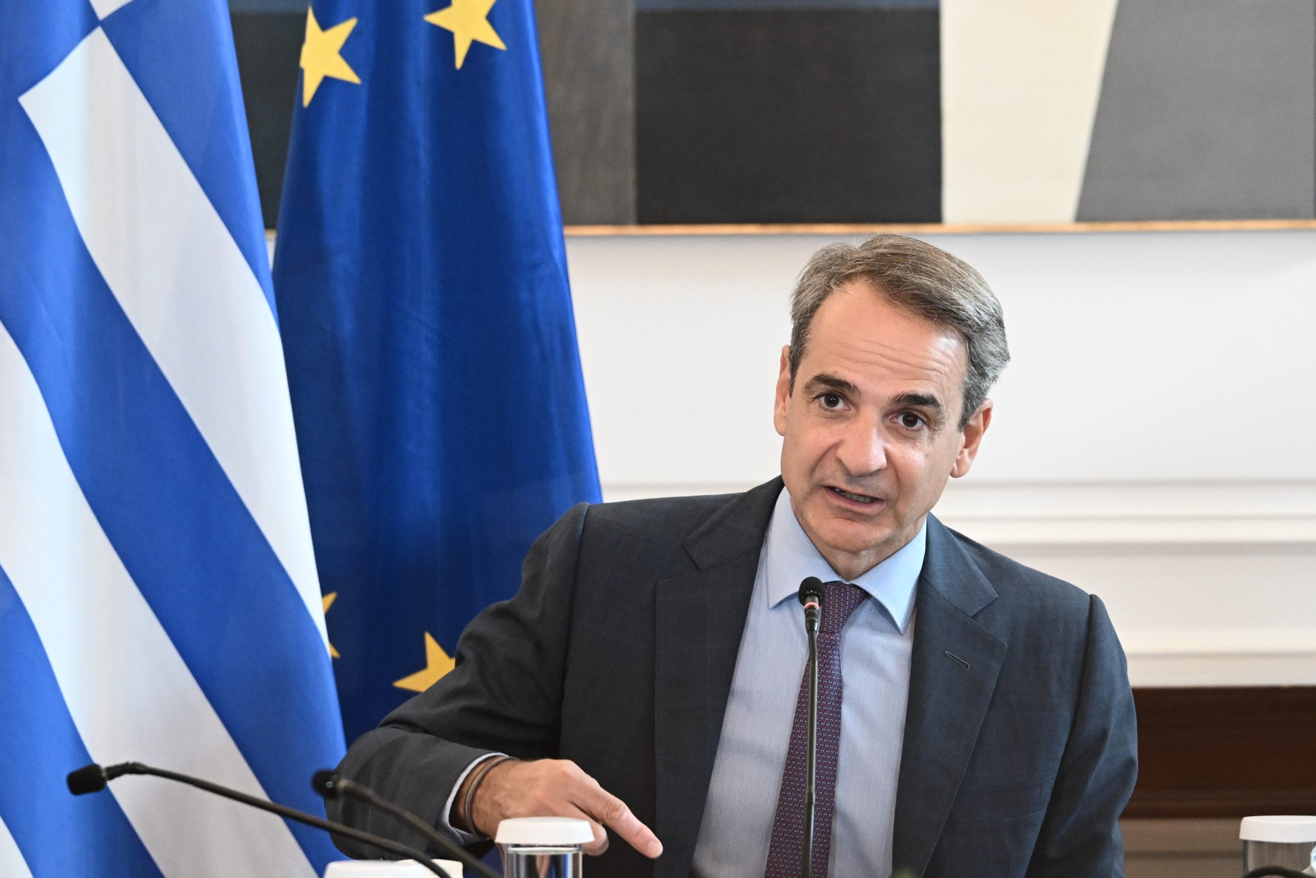 Τάσεις MRB: Χωρίς αντιπολίτευση ο Μητσοτάκης λέει το 74% - Τι απαντούν ...