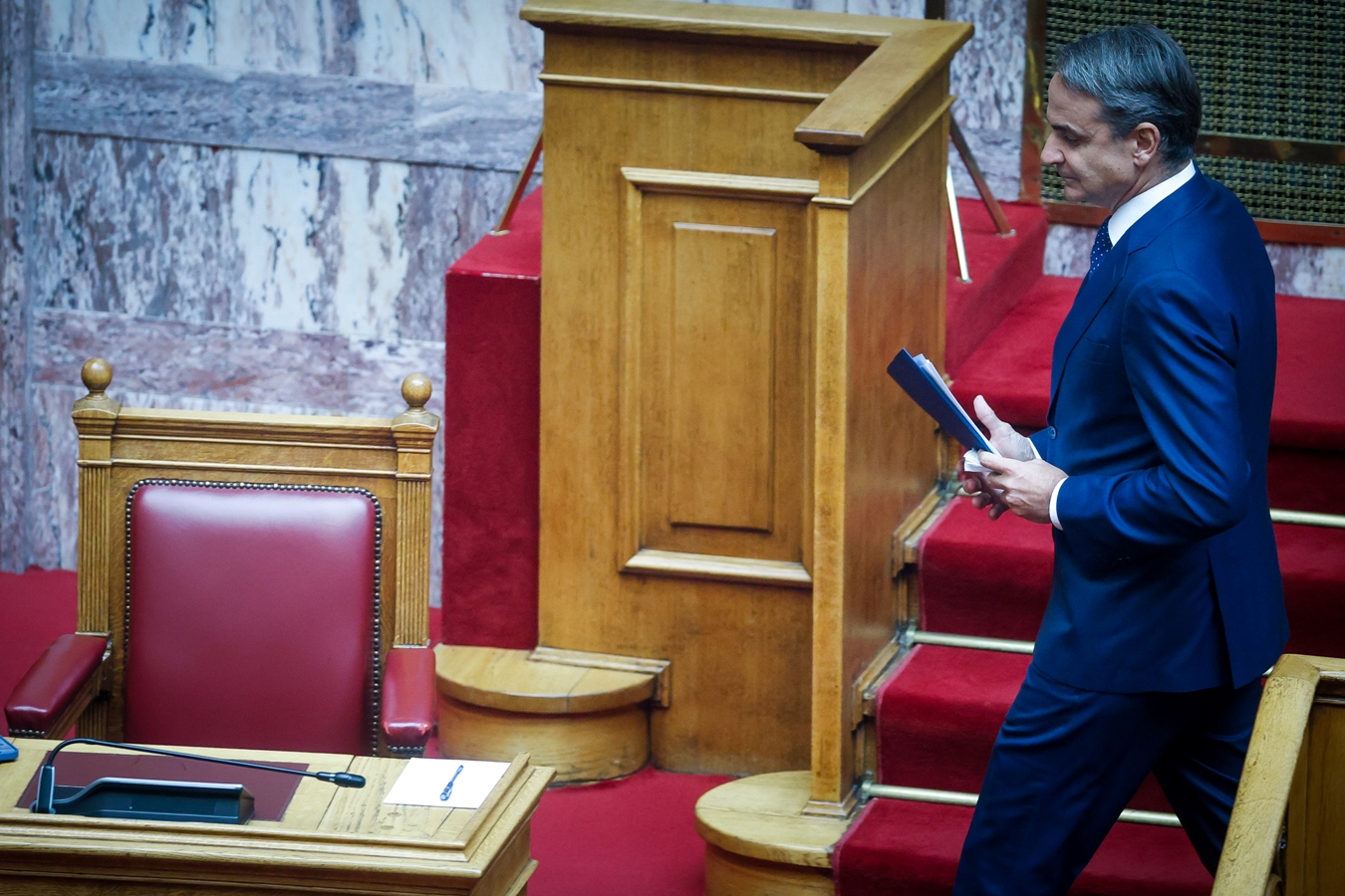 Αποκάλυψη «Political»: Το κρυφό χαρτί Μητσοτάκη για τα ομόφυλα ζευγάρια ...