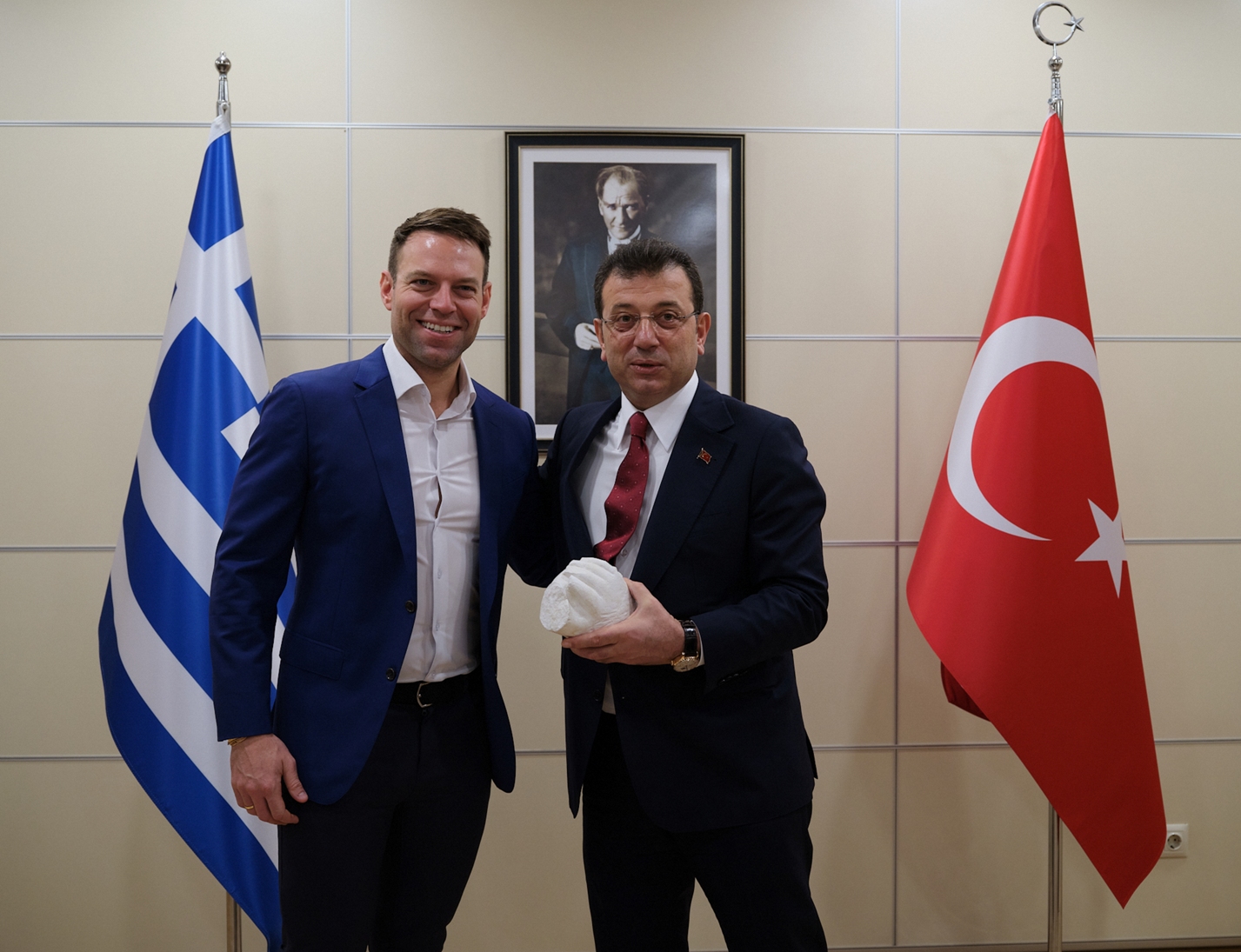 Η αποκάλυψη Κασσελάκη για την καταγωγή του στο τετ α τετ με τον ...
