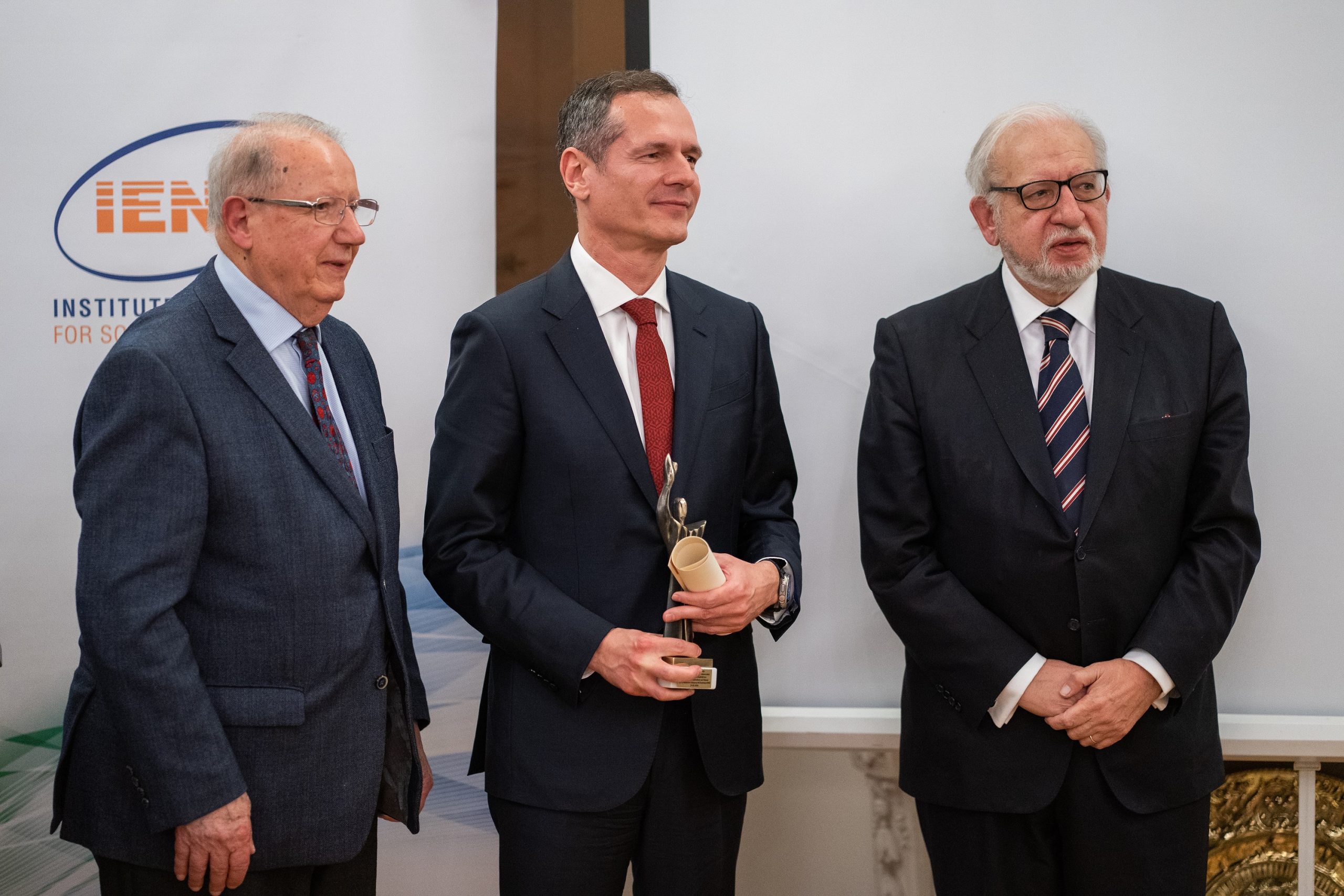 ΒΡΑΒΕΥΣΗ ΤΟΥ ΠΡΟΕΔΡΟΥ ΚΑΙ ΔΙΕΥΘΥΝΟΝΤΟΣ ΣΥΜΒΟΥΛΟΥ ΤΟΥ ΑΔΜΗΕ Μ. ΜΑΝΟΥΣΑΚΗ ...