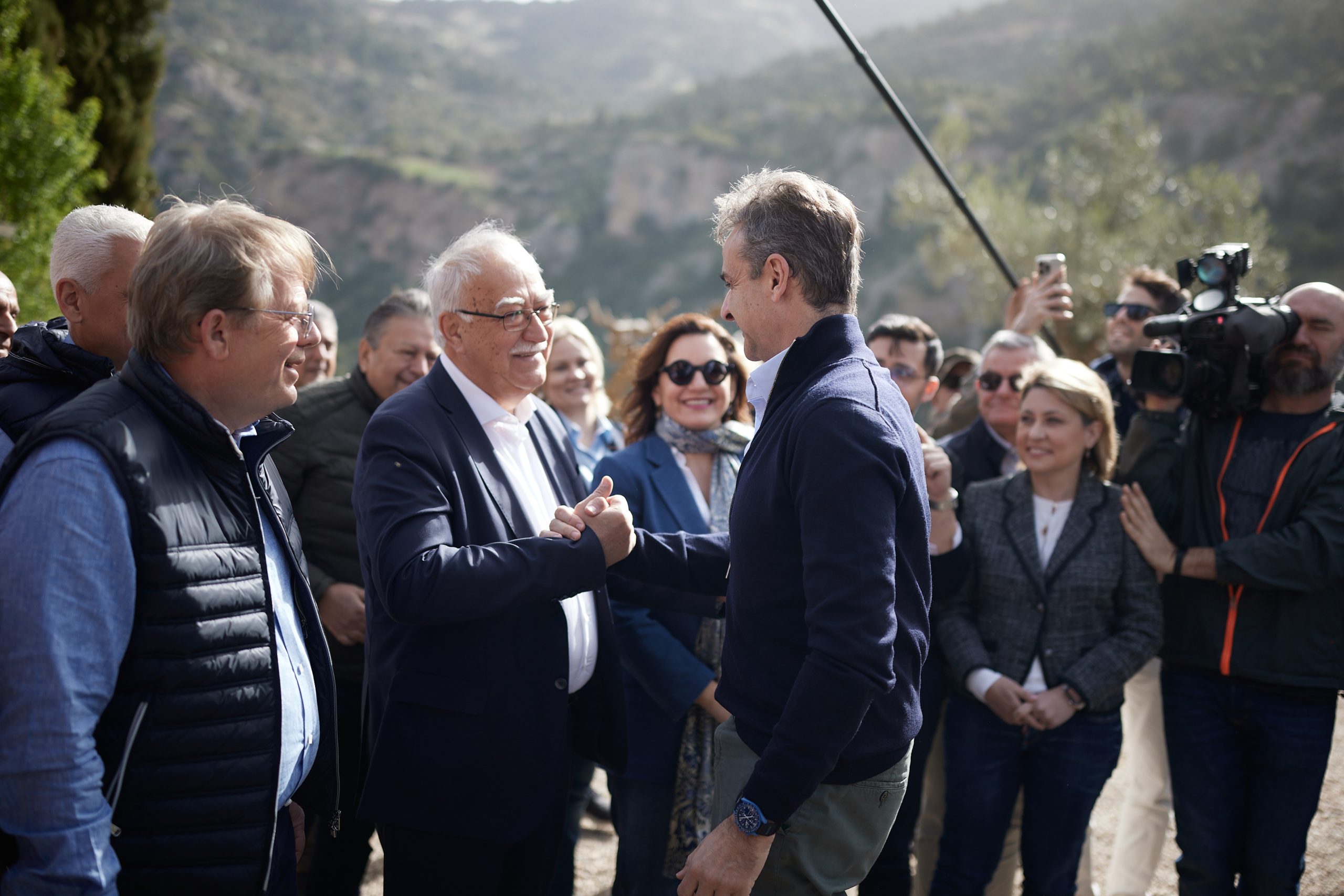 Στα Καλάβρυτα ο Κυριάκος Μητσοτάκης - Paraskhnio.gr